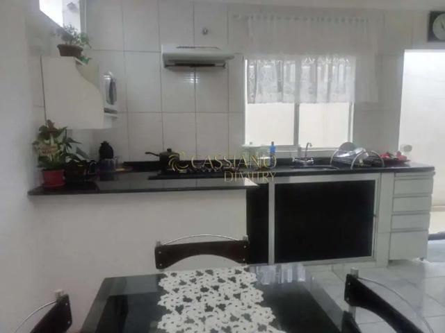 Casa / Sobrado em Condomínio para Venda em Jacareí/SP Residencial Santa Paula 3 Quartos