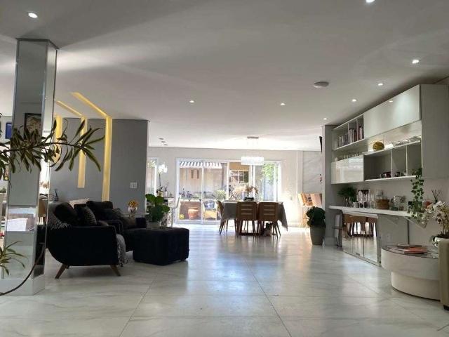 Casa / Sobrado em Condomínio para Venda em Santana de Parnaíba/SP Alphaville 3 Quartos