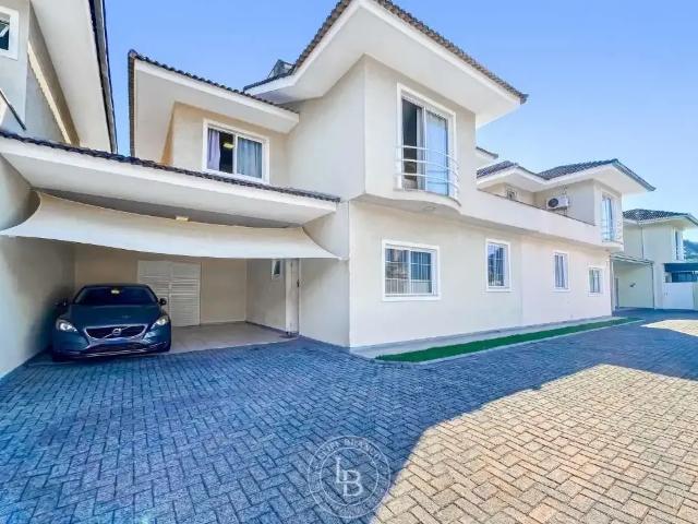 Casa / Sobrado em Condomínio para Venda em Joinville/SC Glória 3 Quartos
