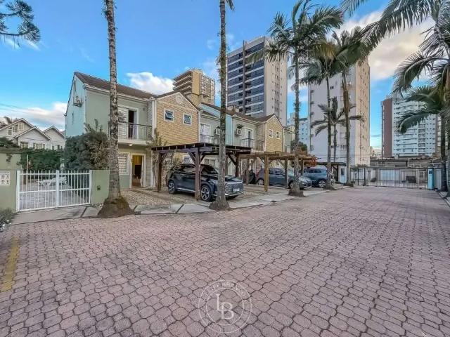 Casa / Sobrado em Condomínio para Venda em Joinville/SC Glória 3 Quartos