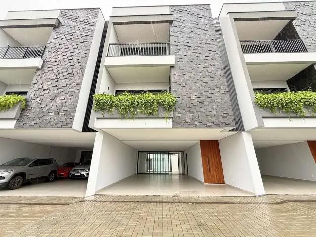 Casa / Sobrado em Condomínio para Venda em Joinville/SC Glória 3 Quartos