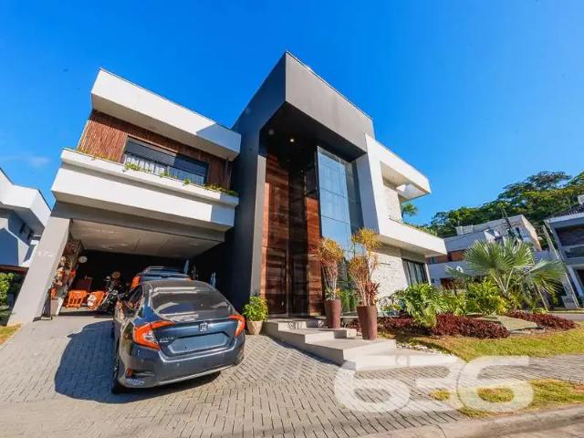 Casa / Sobrado em Condomínio para Venda em Joinville/SC Vila Nova 4 Quartos