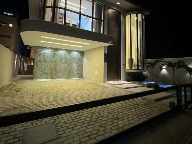 Casa / Sobrado em Condomínio para Venda em Lauro de Freitas/BA Buraquinho 4 Quartos
