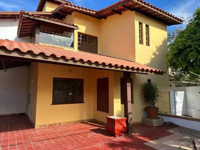 Casa / Sobrado em Condomínio para Venda em Lauro de Freitas/BA Jardim do Jockey 5 Quartos