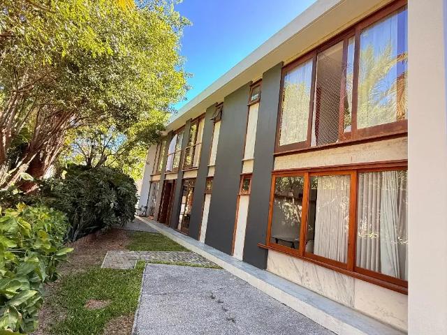 Casa / Sobrado em Condomínio para Venda em Lauro de Freitas/BA Portão 4 Quartos