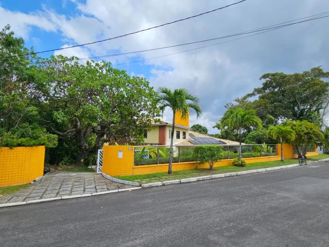 Casa / Sobrado em Condomínio para Venda em Lauro de Freitas/BA Portão 6 Quartos