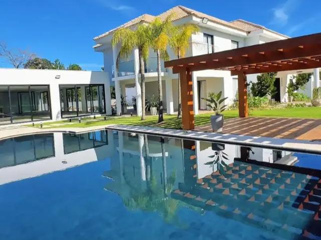 Casa / Sobrado em Condomínio para Venda em Lauro de Freitas/BA Portão 6 Quartos