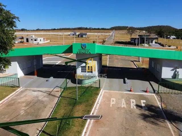 Casa / Sobrado em Condomínio para Venda em Leopoldo de Bulhões/GO Zona Rural 3 Quartos