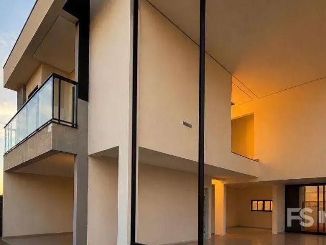 Casa / Sobrado em Condomínio para Venda em Londrina/PR Marumbi 3 Quartos