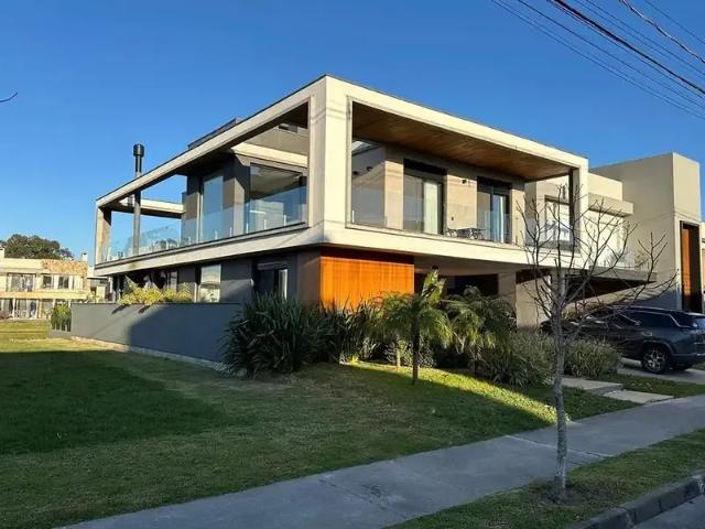Casa / Sobrado em Condomínio para Venda em Pelotas/RS Laranjal 3 Quartos