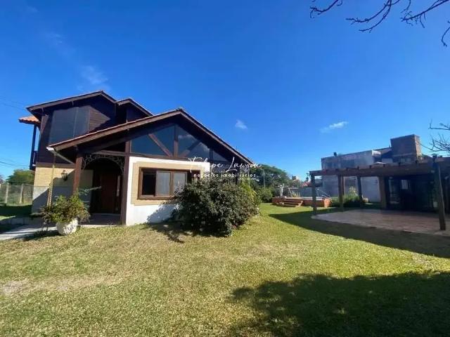 Casa / Sobrado em Condomínio para Venda em Pelotas/RS Marina Ilha Verde 3 Quartos