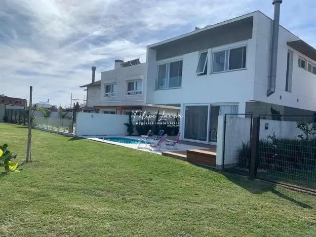 Casa / Sobrado em Condomínio para Venda em Pelotas/RS São Gonçalo 4 Quartos