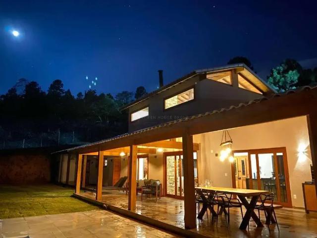 Casa / Sobrado em Condomínio para Venda em Petrópolis/RJ Posse 4 Quartos