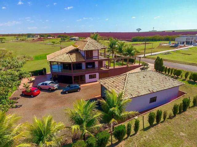 Casa / Sobrado em Condomínio para Venda em Porecatu/PR Zona Rural 4 Quartos