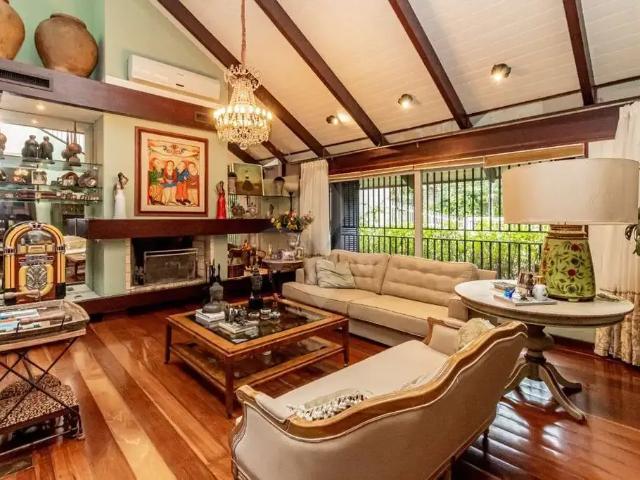 Casa / Sobrado em Condomínio para Venda em Porto Alegre/RS Boa Vista 7 Quartos