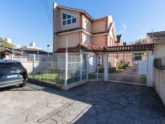 Casa / Sobrado em Condomínio para Venda em Porto Alegre/RS Camaquã 3 Quartos
