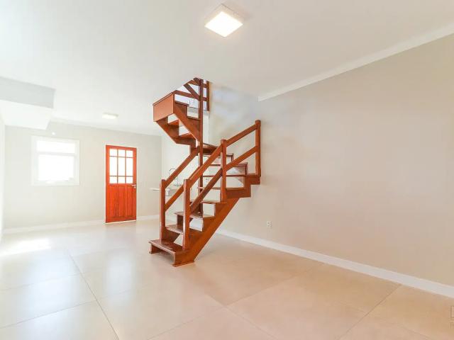 Casa / Sobrado para Venda em Porto Alegre/RS Camaquã 3 Quartos