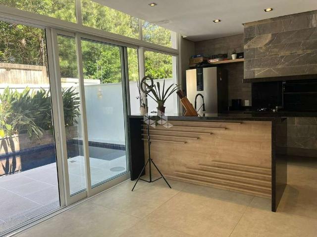 Casa / Sobrado em Condomínio para Venda em Porto Alegre/RS Hípica 4 Quartos