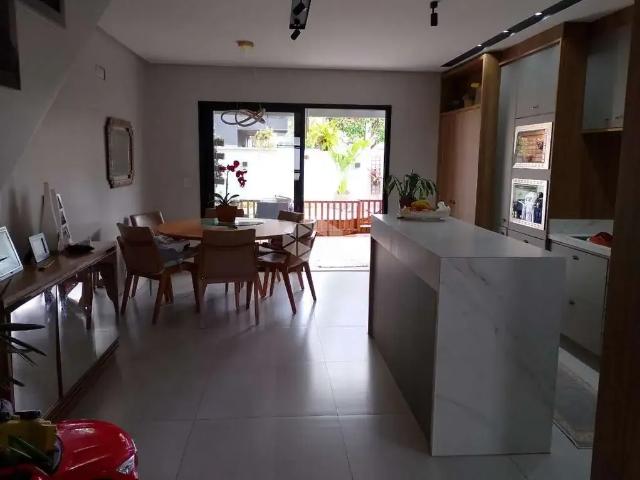 Casa / Sobrado em Condomínio para Venda em Porto Alegre/RS Hípica 3 Quartos