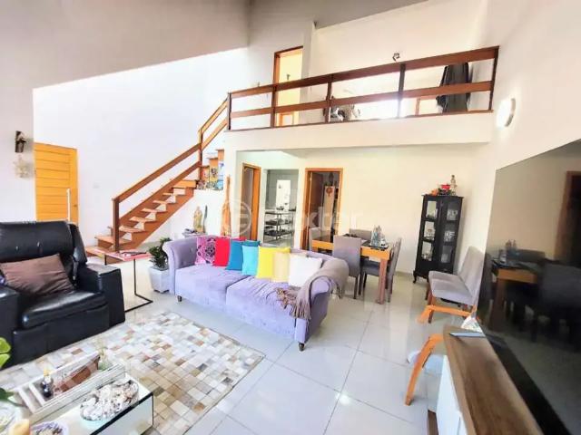 Casa / Sobrado em Condomínio para Venda em Porto Alegre/RS Hípica 3 Quartos