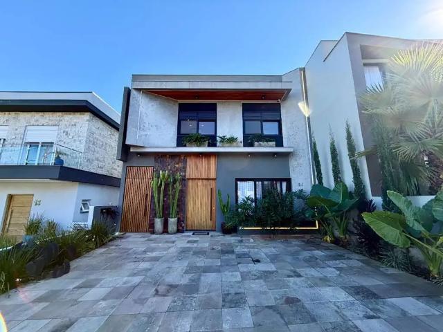 Casa / Sobrado em Condomínio para Venda em Porto Alegre/RS Hípica 3 Quartos