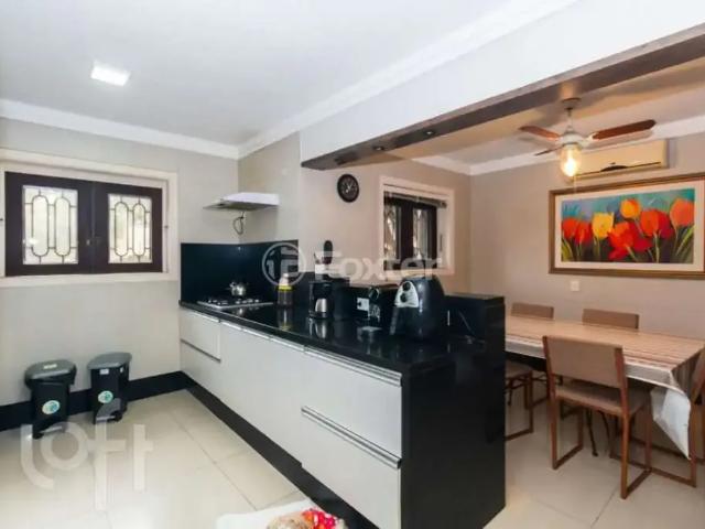 Casa / Sobrado em Condomínio para Venda em Porto Alegre/RS Petrópolis 4 Quartos