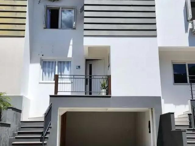 Casa / Sobrado em Condomínio para Venda em Porto Alegre/RS Vila Nova 4 Quartos