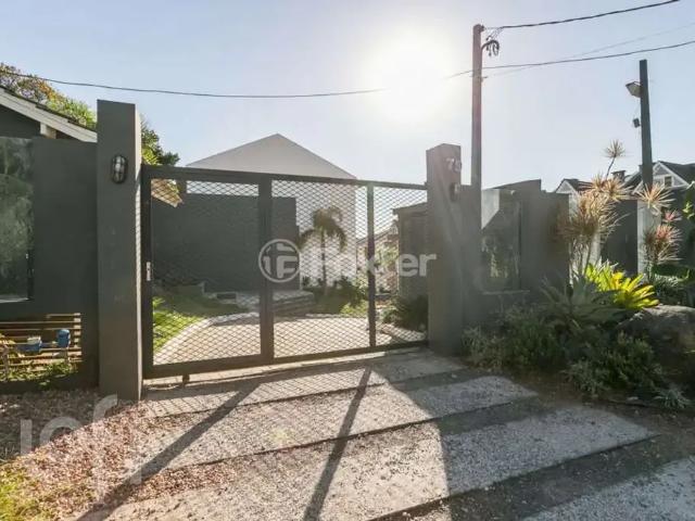 Casa / Sobrado em Condomínio para Venda em Porto Alegre/RS Vila Nova 3 Quartos