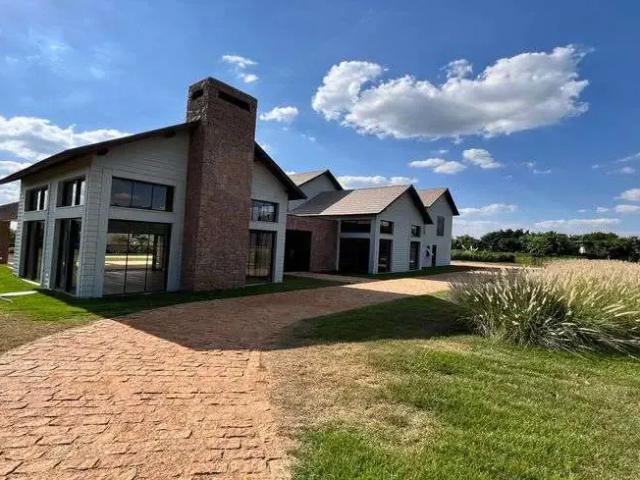 Casa / Sobrado em Condomínio para Venda em Porto Feliz/SP Fazenda Boa Vista I 6 Quartos