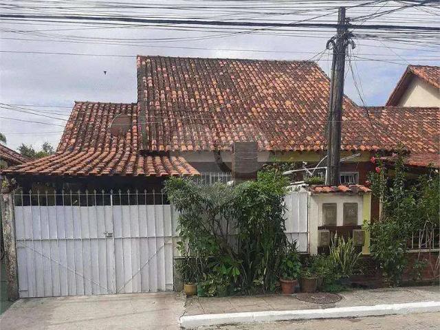 Casa / Sobrado em Condomínio para Venda em São Gonçalo/RJ Galo Branco 3 Quartos