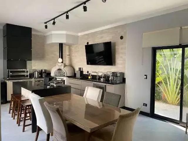 Casa / Sobrado em Condomínio para Venda em São José dos Campos/SP Urbanova 5 Quartos