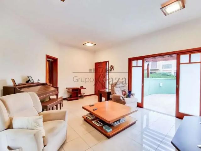 Casa / Sobrado em Condomínio para Venda em São José dos Campos/SP Urbanova 3 Quartos
