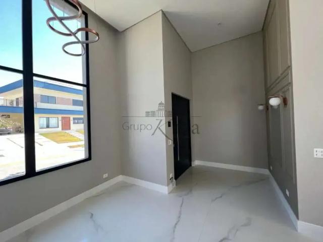 Casa / Sobrado em Condomínio para Venda em São José dos Campos/SP Condomínio Residencial Monte Carlo 4 Quartos