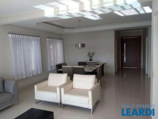 Casa / Sobrado em Condomínio para Venda em São José dos Campos/SP Condomínio Residencial Jaguary 4 Quartos