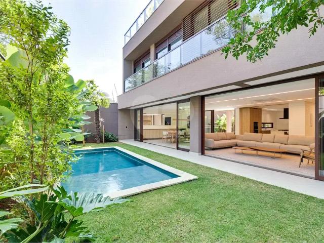 Casa / Sobrado em Condomínio para Venda em São Paulo/SP Alto da Boa Vista 4 Quartos