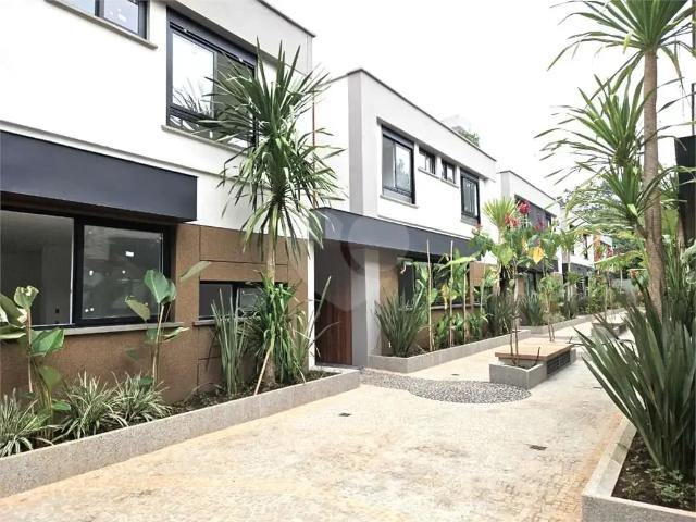 Casa / Sobrado em Condomínio para Venda em São Paulo/SP Alto da Boa Vista 4 Quartos