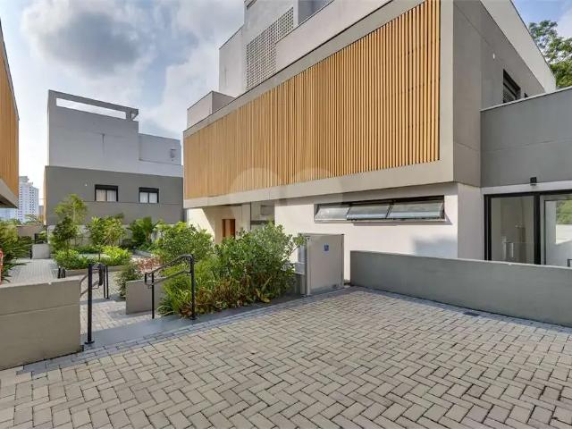Casa / Sobrado em Condomínio para Venda em São Paulo/SP Alto da Boa Vista 4 Quartos