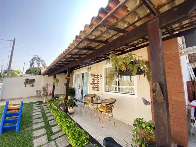 Casa / Sobrado em Condomínio para Venda em São Pedro da Aldeia/RJ Baleia 4 Quartos