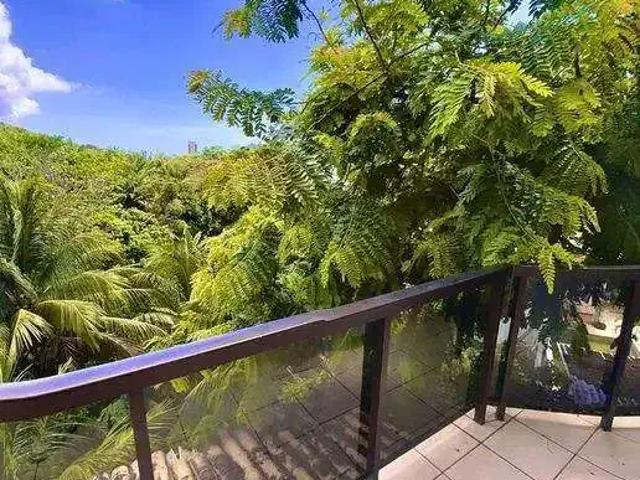 Casa / Sobrado em Condomínio para Venda em Salvador/BA Patamares 5 Quartos