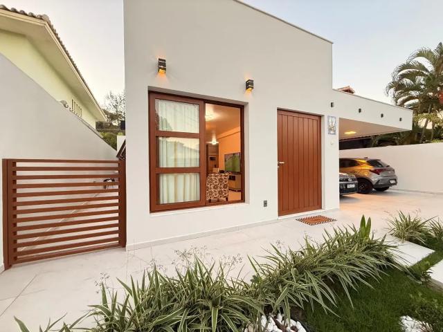 Casa / Sobrado em Condomínio para Venda em Salvador/BA Piatã 4 Quartos