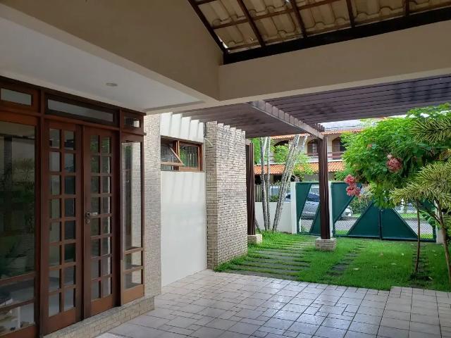 Casa / Sobrado em Condomínio para Venda em Salvador/BA Piatã 5 Quartos