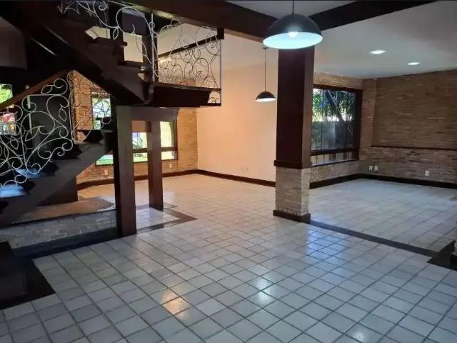 Casa / Sobrado em Condomínio para Venda em Salvador/BA Piatã 5 Quartos