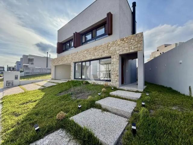 Casa / Sobrado em Condomínio para Venda em Santa Maria/RS Tomazetti 4 Quartos