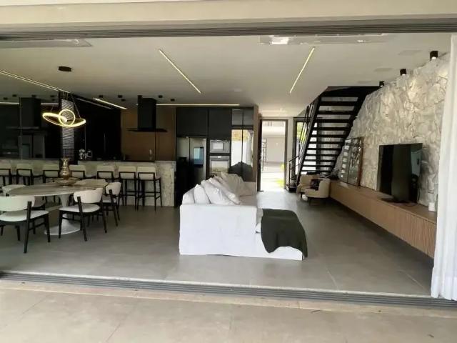 Casa / Sobrado em Condomínio para Venda em Santana de Parnaíba/SP Tamboré 3 Quartos