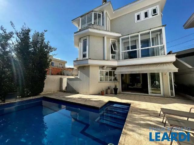 Casa / Sobrado em Condomínio para Venda em Santana de Parnaíba/SP Valville 4 Quartos