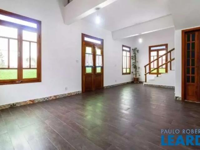 Casa / Sobrado em Condomínio para Venda em Santana de Parnaíba/SP Valville 3 Quartos