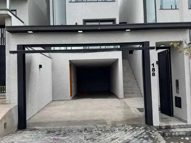 Casa / Sobrado em Condomínio para Venda em Santana de Parnaíba/SP Villas do Jaguari 4 Quartos
