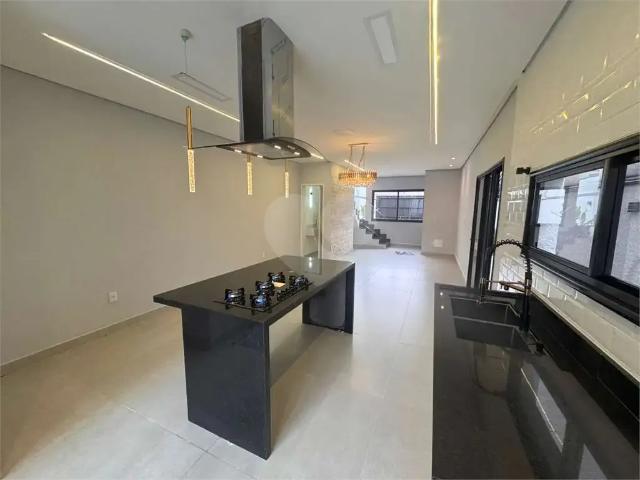 Casa / Sobrado em Condomínio para Venda em Santana de Parnaíba/SP Villas do Jaguari 3 Quartos