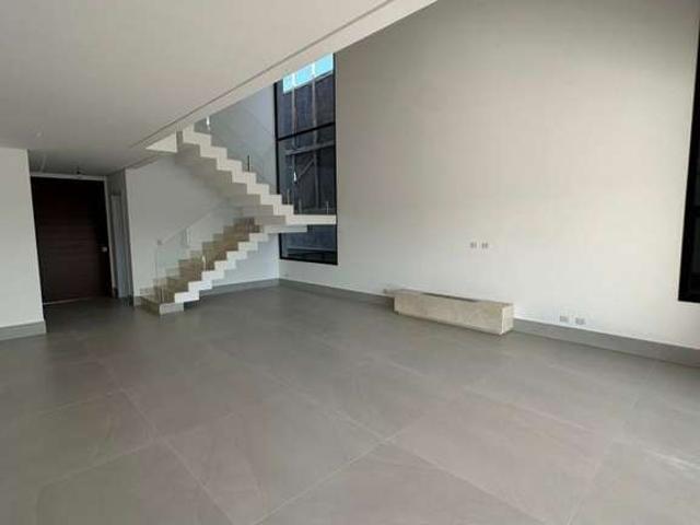 Casa / Sobrado em Condomínio para Venda em Santana de Parnaíba/SP Alphaville