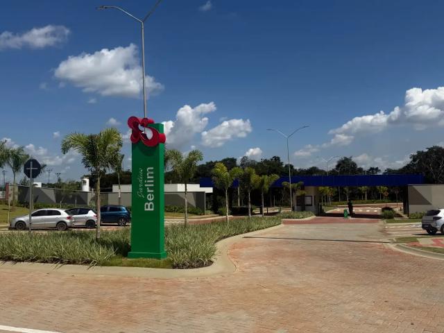Casa / Sobrado em Condomínio para Venda em Senador Canedo/GO Jardins Berlim 4 Quartos